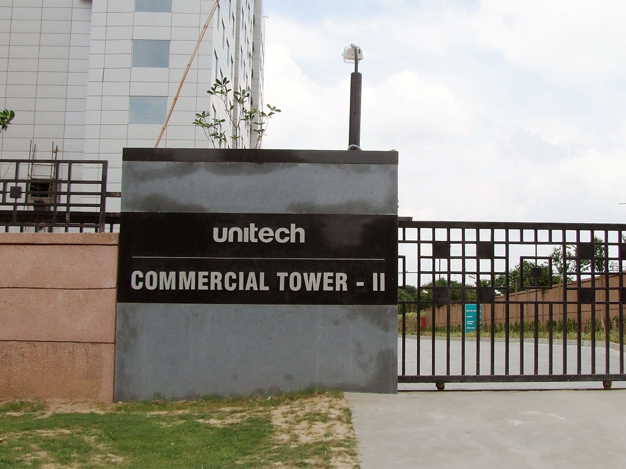 Unitech Commercial Tower II – Bezel Design